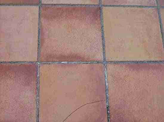 reemplaza-una-loseta-rota - Bricoinventos